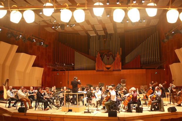 Orkester spiller "god" musik - Dansk Markedsføring