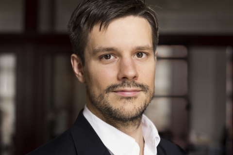 Mensch opruster med sinolog - Dansk Markedsføring