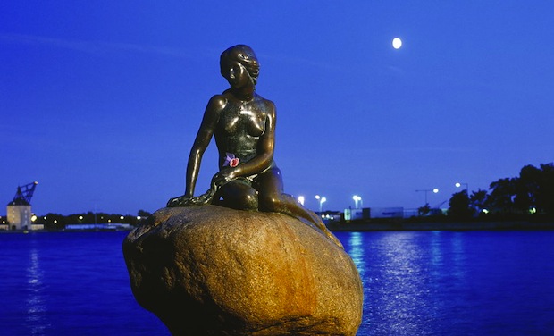 Carlsberg fejrer Havfruen - Dansk Markedsføring