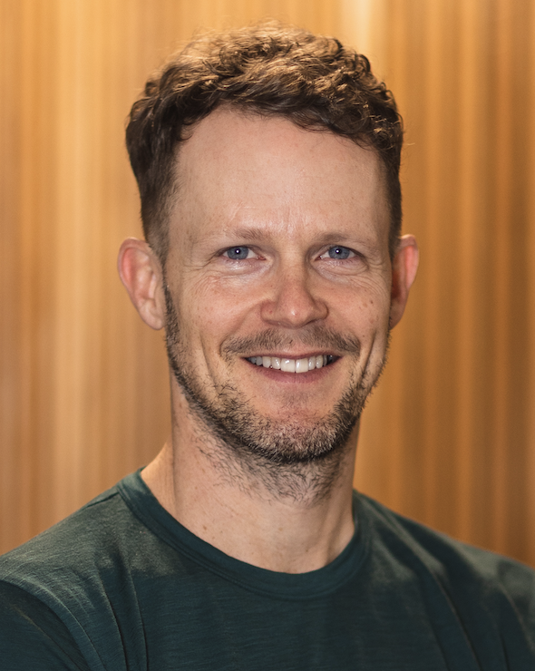 Corey Morris - Dansk Markedsføring